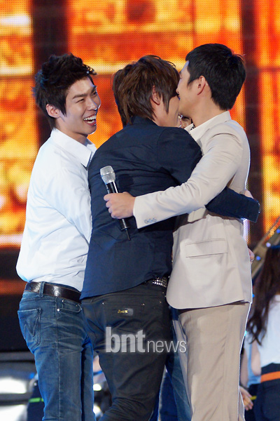 [포토] VOS의 1위를 축하해요 | bnt뉴스