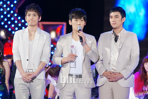 [포토] VOS '2주 연속 엠카운트다운 1위' | bnt뉴스