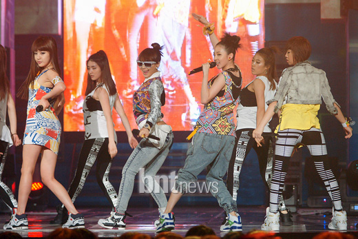 [포토] 2NE1 '무대에선 멋진 포즈로' | bnt뉴스