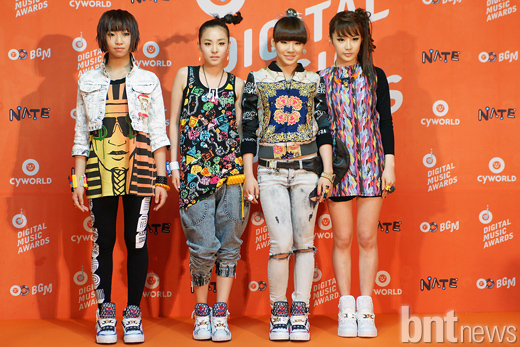 [포토] 2NE1 싸이월드 디지털 뮤직어워드 수상 | bnt뉴스