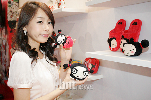 [포토]조수아 '귀여운 PUCCA 캐릭터와 함께' | bnt뉴스