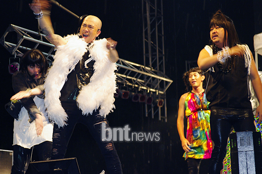 [포토]DJ DOC 2NE1처럼 열정적으로 | bnt뉴스