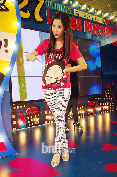 [포토]서울캐릭터페어 2009 "PUCCA의상 너무 좋아요." | bnt뉴스
