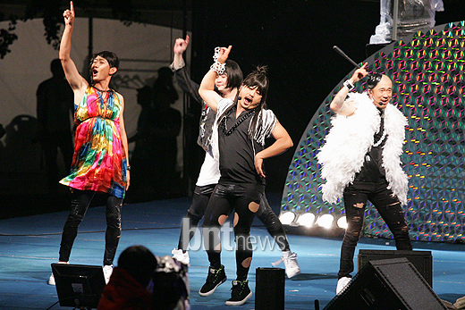 [포토]DJ DOC "저 높은 하늘 위로!" | bnt뉴스