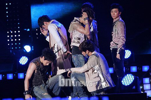 인기가요, 2PM의 택연과 우영-하연주 발탁 | bnt뉴스