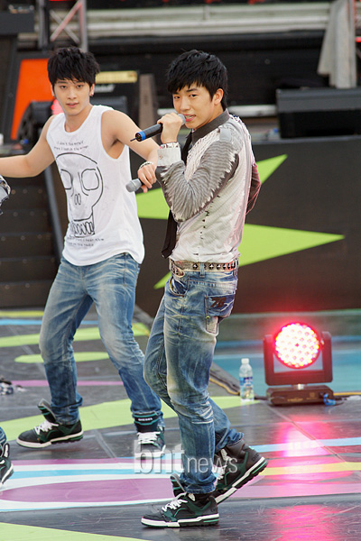 [포토] 2PM 우영 '노래부르는 모습도 멋있어' | bnt뉴스