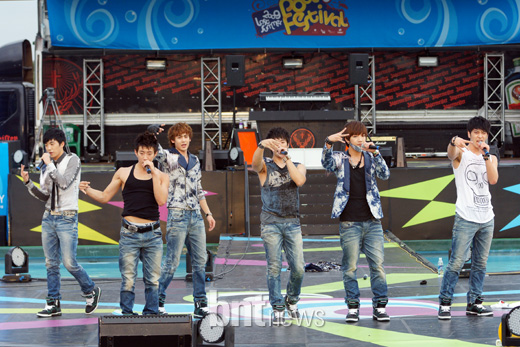 [포토] 2PM "2PM 이만 물러가겠습니다" | bnt뉴스