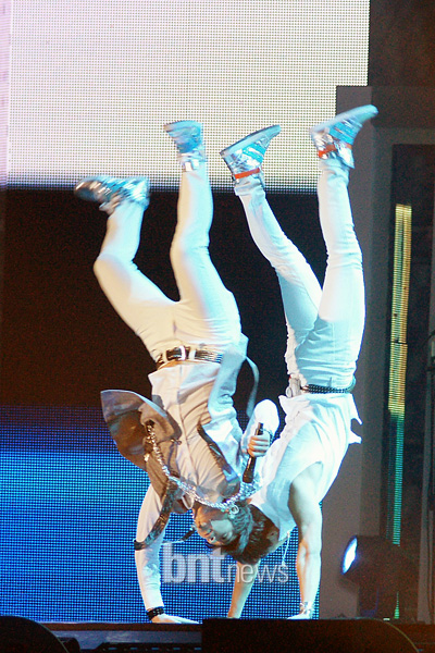 [bnt포토] 2PM '환상적인 덤블링' | bnt뉴스