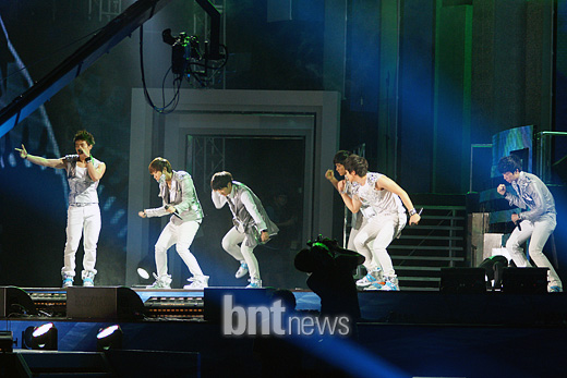 [bnt포토] 2PM '무대위에서 보이는 열정은 누구에게도 안져요' | bnt뉴스