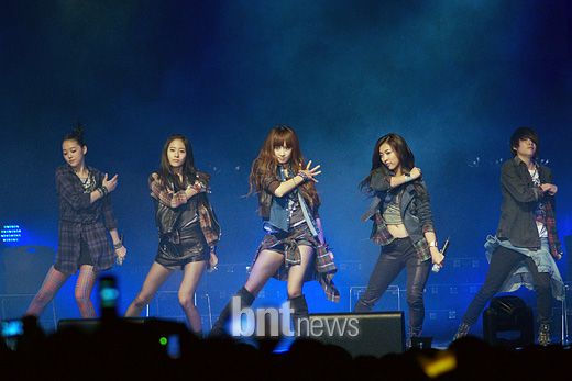 [bnt포토] 상큼한 5명의 소녀 f(x)의 무대 | bnt뉴스