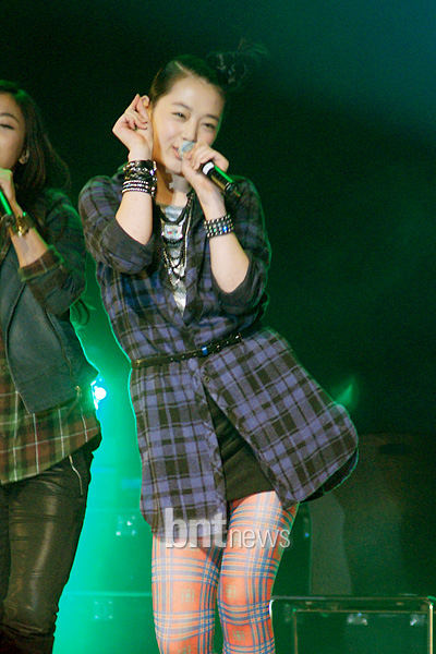 f(x) 설리, 단발머리 깜찍 변신! | bnt뉴스