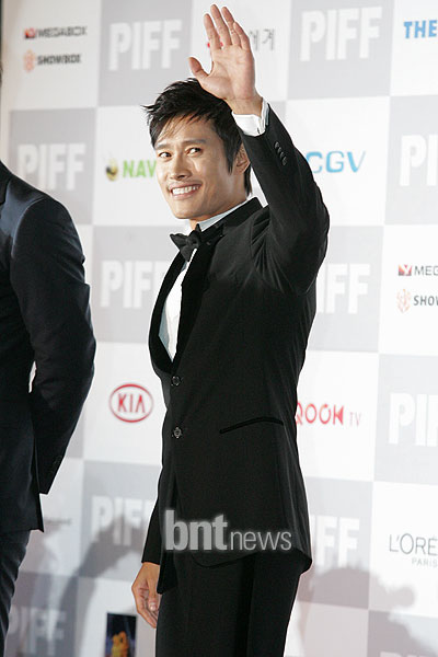 [bnt포토] 훈남 이병헌 밝게 웃으며 Bnt뉴스