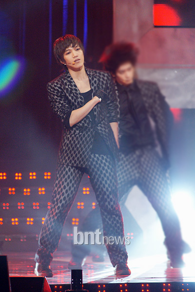 [bnt포토] 2PM 준수 '가슴에 손을 얹고' | bnt뉴스