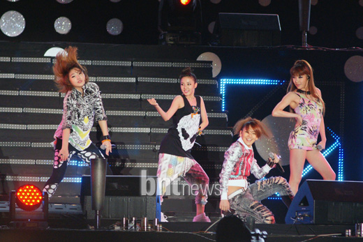 2NE1, MAMA서 ‘아이 돈 케어’ 뮤지컬로 재탄생 | bnt뉴스