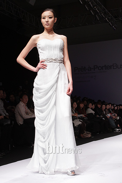 [bnt포토] 우아한 순백의 드레스 | bnt뉴스