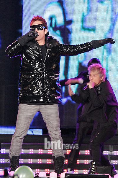 [bnt포토] MC몽의 화려한 무대 | bnt뉴스