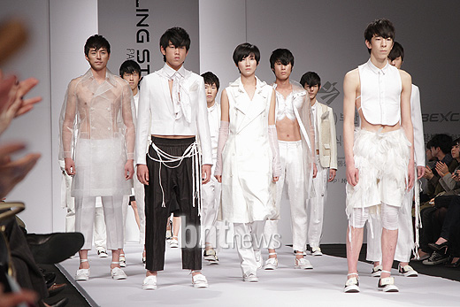 [bnt포토] 멋지게 박종철 패션쇼의 피날레를 장식하는 | bnt뉴스