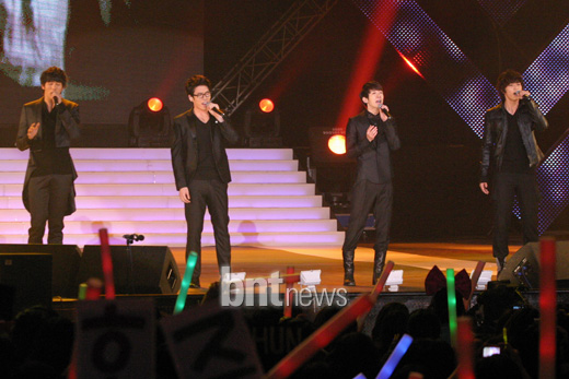 [bnt포토] 환상의 하모니를 들려주는 2AM | bnt뉴스