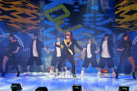 [bnt포토] DJ. Zo '흥겨운 무대로 더 엠의 시작 알리며' | bnt뉴스