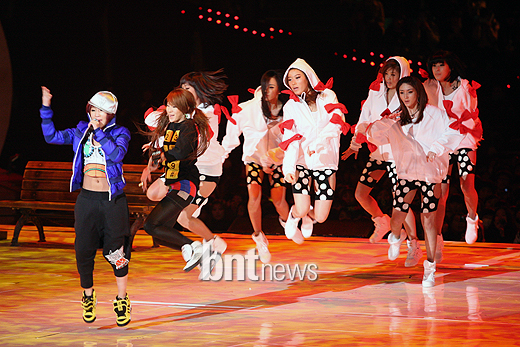 [bnt포토] 2NE1 '더 높이 뛰어 올라~' | bnt뉴스