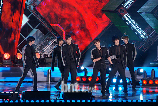 [bnt포토] 2PM '카리스마 넘치는 무대 이제 시작!' | bnt뉴스