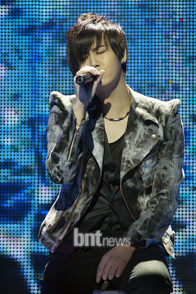 [bnt포토] SS501 허영생 '생일 맞은 허영생, 노래도 더 멋지게' | bnt뉴스