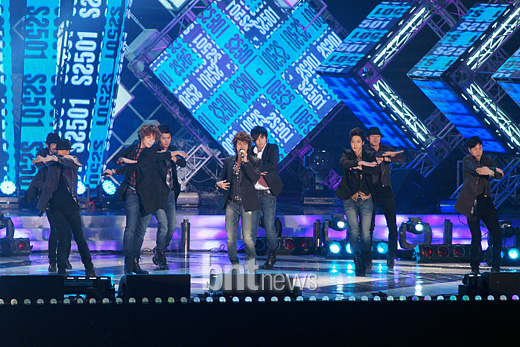 [bnt포토] SS501 '사랑나눔콘서트를 뜨겁게 달구는 다섯 남자들' | bnt뉴스