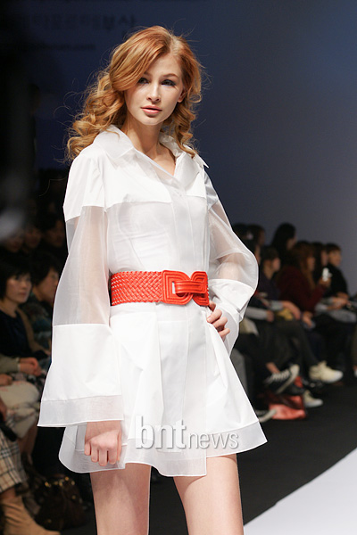 [bnt포토] 자태가 아름다운 모델의 포즈 | bnt뉴스