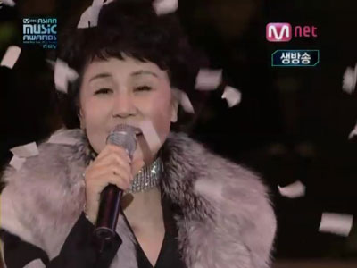 심수봉, '2009 MAMA' 명예의 전당상 수상 | bnt뉴스