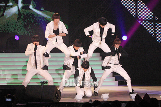 [bnt포토] 화려한 퍼포먼스 선사하는 2PM