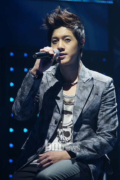 [bnt포토] SS501 김현중 '노래부르는 모습도 꽃미남 포스' | bnt뉴스