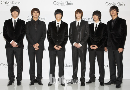 캘빈클라인 컬렉션이 인정한 모던&섹시 그룹 '2PM' | bnt뉴스