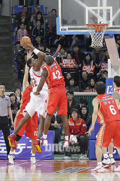 [bnt포토] 2009-2010 KCC 프로농구 'SK-모비스' | bnt뉴스
