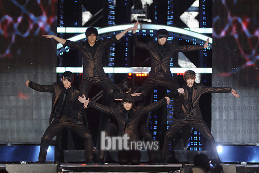 [bnt포토] 2PM '하트비트의 트레이드 마크, 탑쌓기 댄스' | bnt뉴스