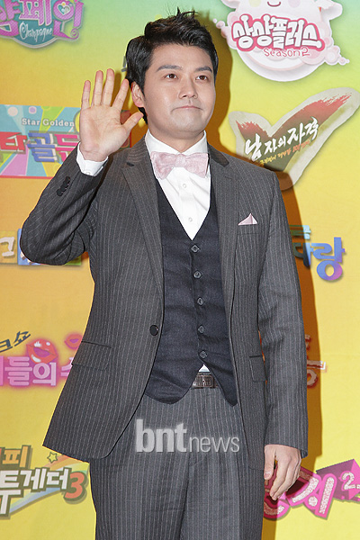 [2009 KBS 연예대상] 전현무, 쇼오락 MC 남자 부문 신인상 수상 | bnt뉴스