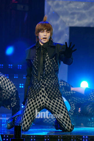 영화 '빛나는 졸업장' 출연 닉쿤, OST로 솔로 신고까지 | bnt뉴스