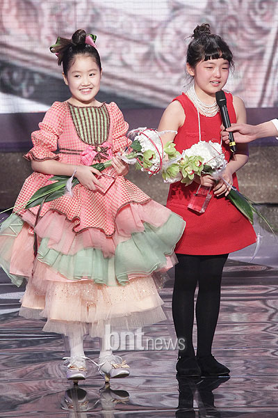 [2009 MBC 연예대상] 진지희-서신애 아역상 수상 | bnt뉴스