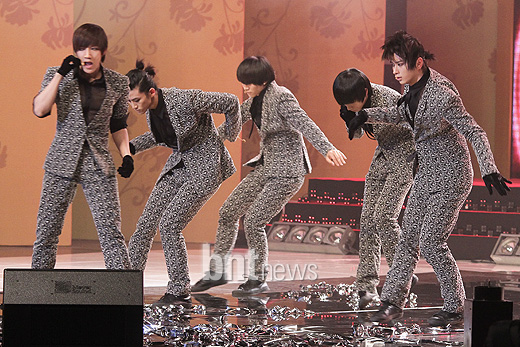 [bnt포토] 짐승돌 2PM '화려한 퍼포먼스' | bnt뉴스