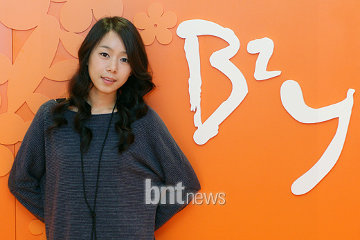 [bnt포토] 조수아 'B2y 로고 옆에서' | bnt뉴스