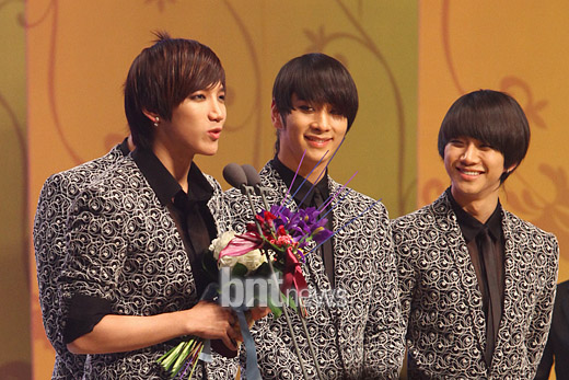 [bnt포토] 인기가수상 2PM '수상 소감 내내 싱글벙글' | bnt뉴스