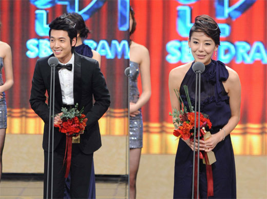 [2009 SBS 연기대상] 정경호-윤정희 '프로듀서가 뽑은 최고 배우' | bnt뉴스