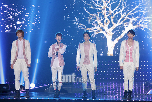 [포토] 2AM, 데뷔곡 '이 노래'로 스타트 | bnt뉴스