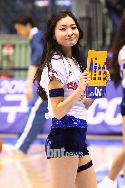 [포토] 삼성 vs KCC '삼성 치어리더의 응원' | bnt뉴스