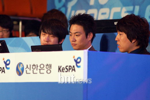 [포토] 신한은행 위너스리그 결승전 '긴장한 KT롤스터 벤치' | bnt뉴스