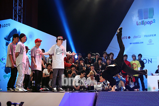 [포토] 싸이언 비보이 챔피언쉽 2010 '제법 잘 하는데?' | bnt뉴스