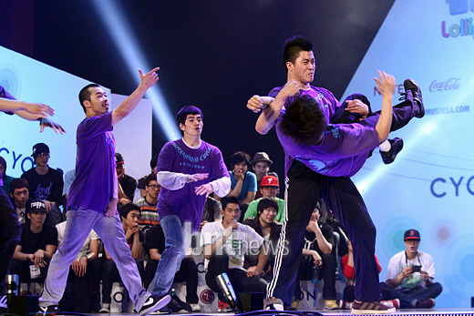 [포토] 맥시멈크루의 '고난이도 퍼포먼스~' | bnt뉴스