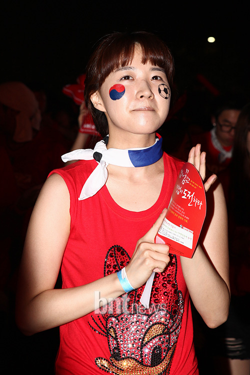 [포토] 2010 남아공월드컵 '양볼에 새겨진 축구사랑' | bnt뉴스