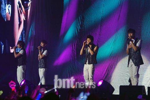 [포토] 2AM '2PM 콘서트 오프닝무대 등장' | bnt뉴스