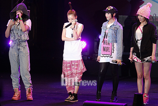 [포토] 2NE1 "수영장이라해서 비키니 입고 오고 싶었어요!" | bnt뉴스