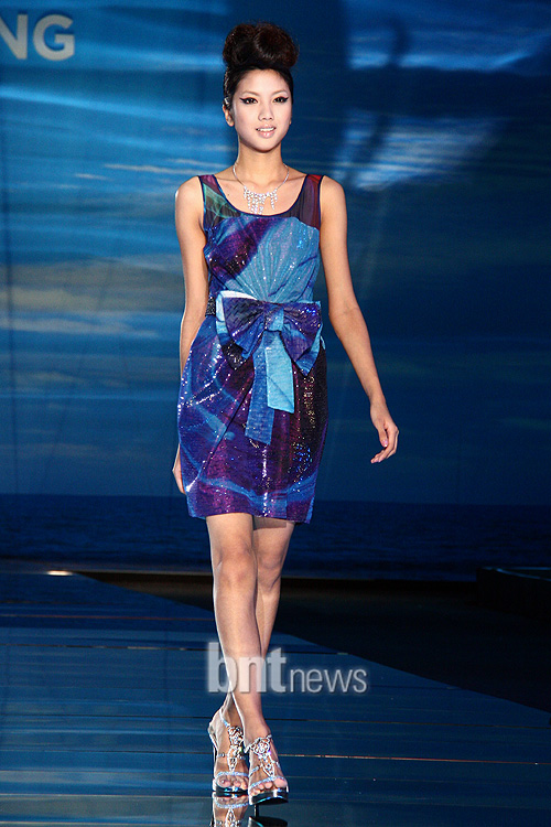 [포토] 안윤정 앙스의 2011 S/S 패션 제안 | bnt뉴스